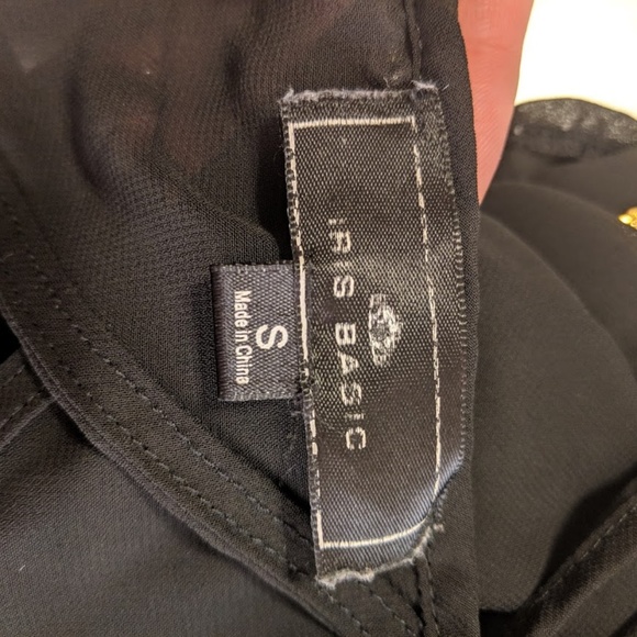 Iris Basic | Tops | Iris Basic Black Sheer Tank With Gold Skulls S ...